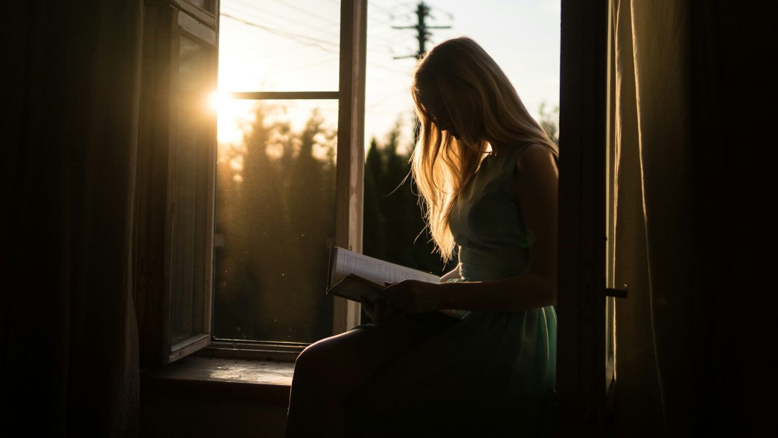 10 Essential Life Skills of a Voracious Reader - Magazine