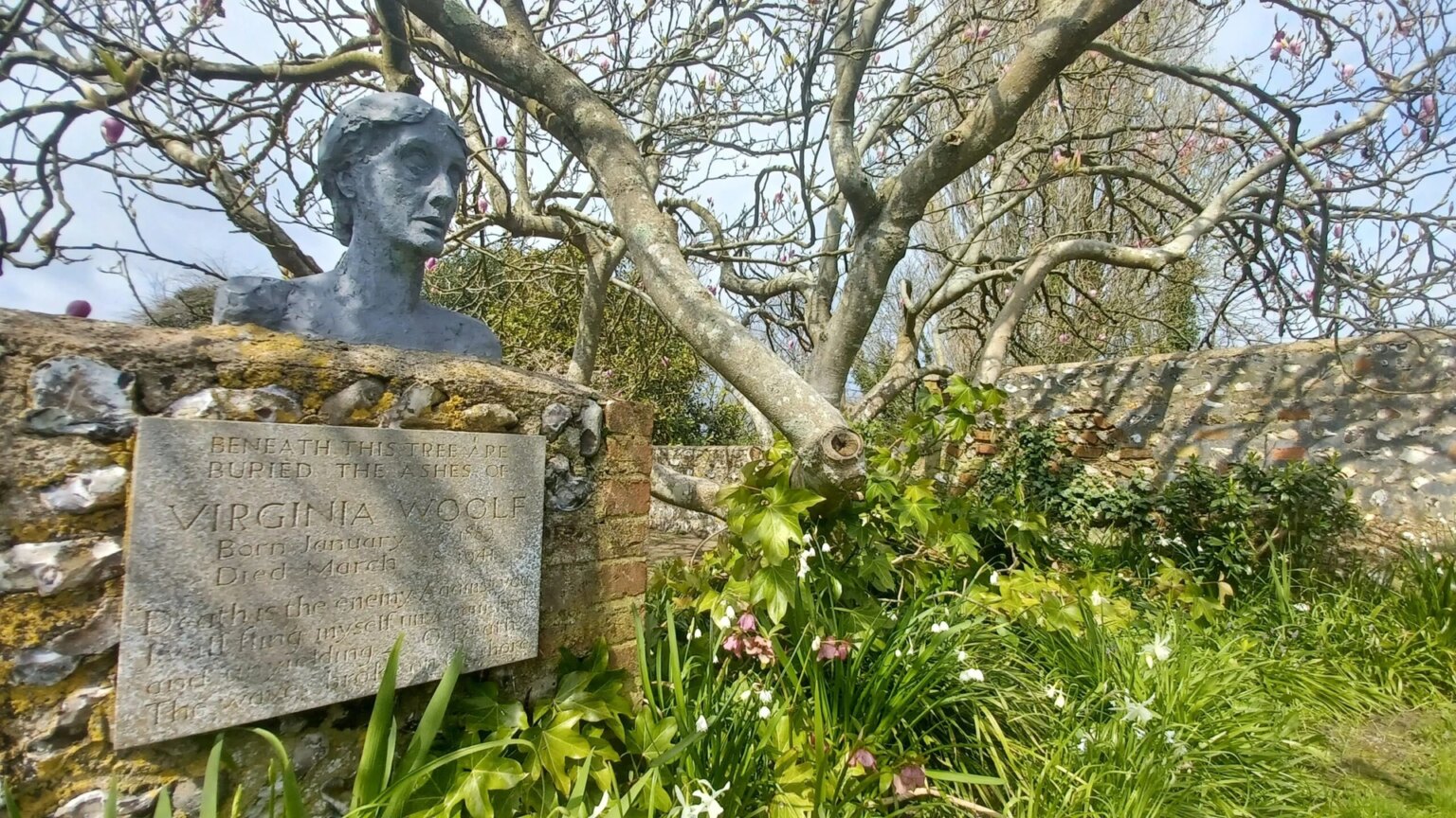 The Extraordinary Life of Virginia Woolf - Magazine