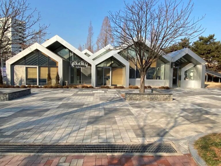 A Book Lover's Guide to Seoul - Magazine