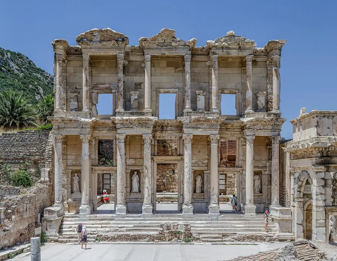 On the Magical Beauty of Old Libraries - Magazine