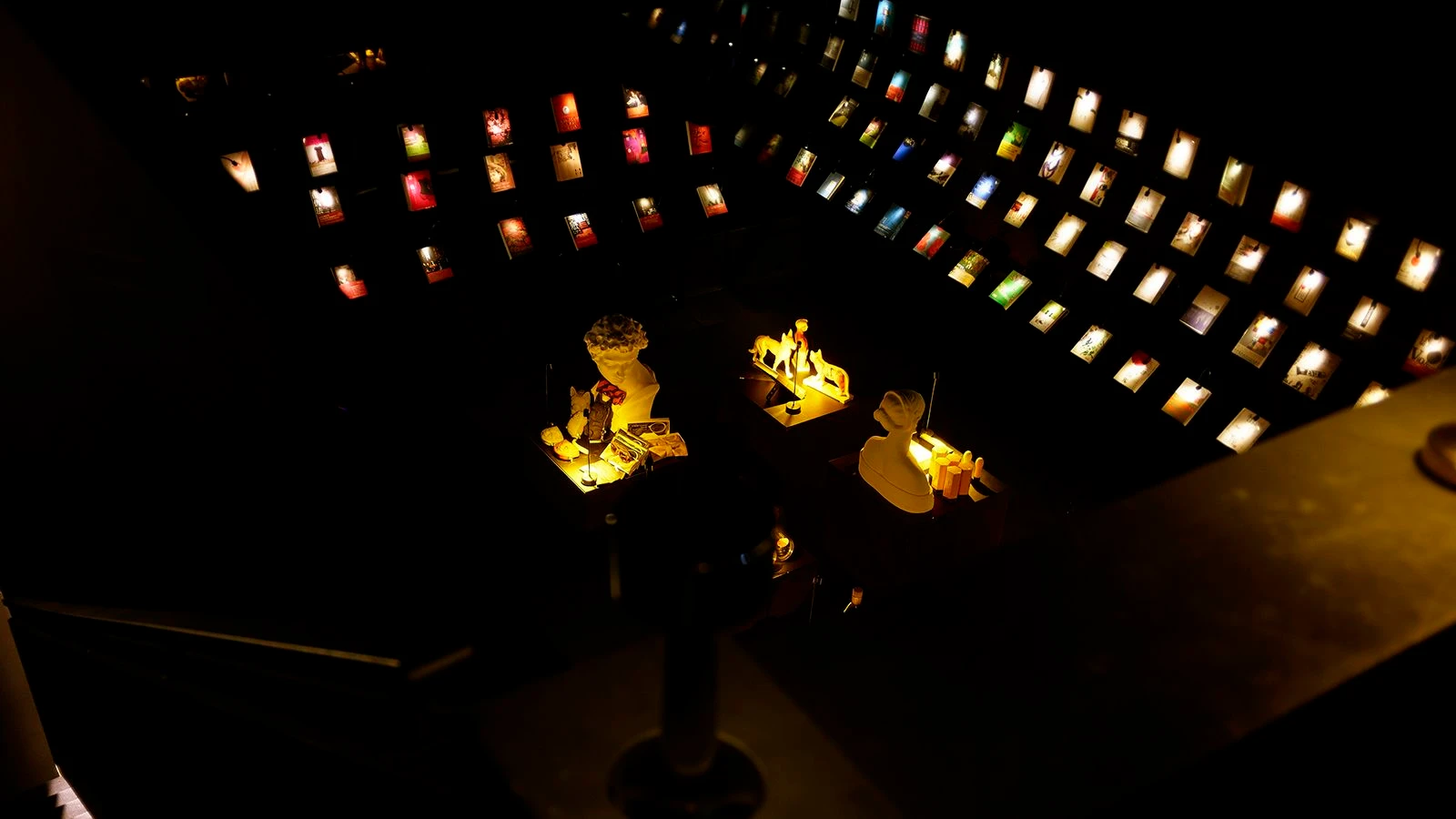 A Bookstore… in the Dark? - Magazine