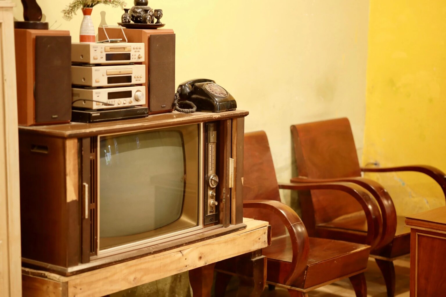 The Last Analog Generation: What It Means to Be a Xennial - Magazine